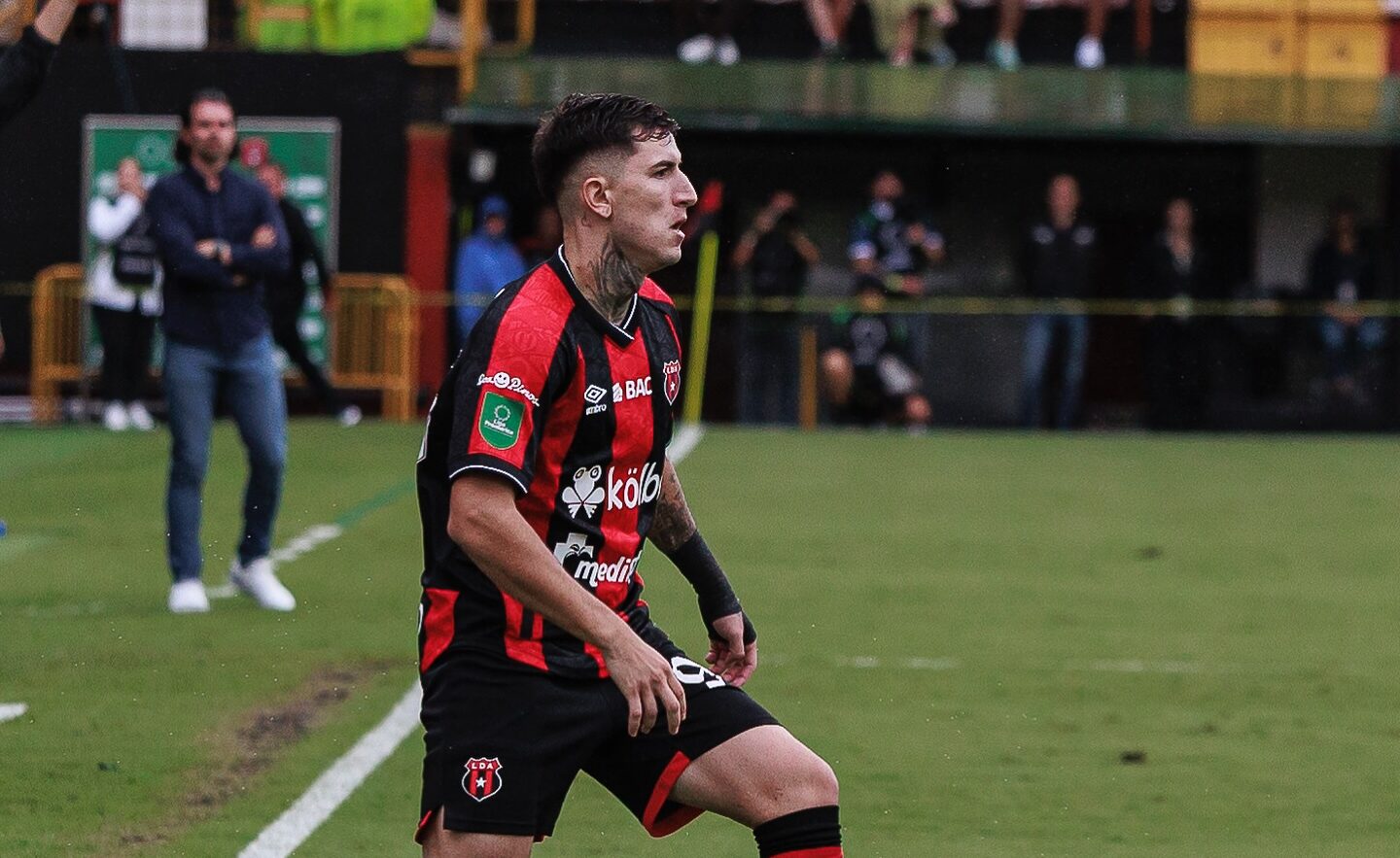 Canhoto viaja a México luego de bochorno por visa