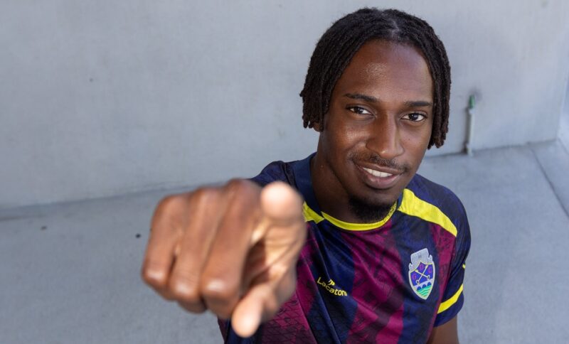 Club de Roan Wilson saca victoria y se mete entre los mejores