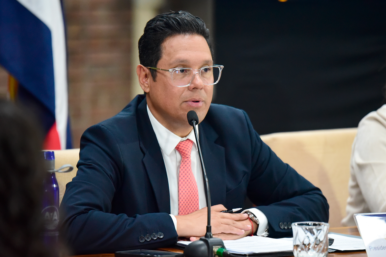 Renuncia el presidente del AyA, Juan Manuel Quesada