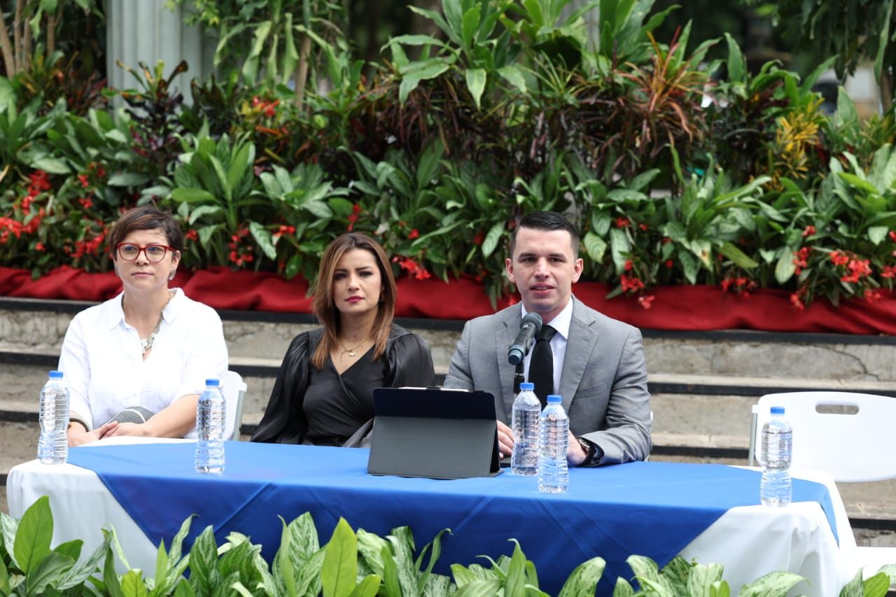 Alcalde de San José anuncia mariscal del Festival de la Luz