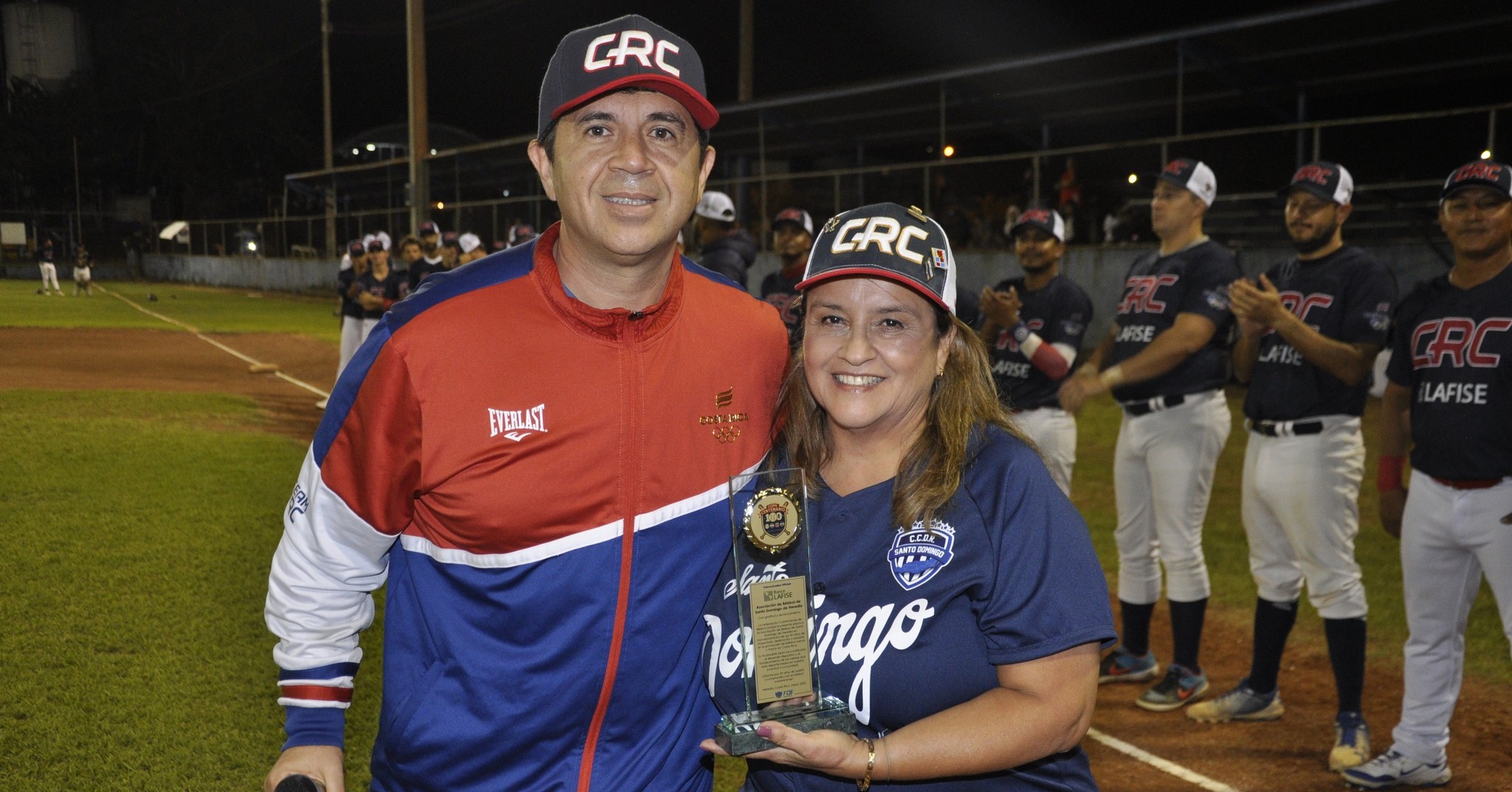 Rinden homenaje a Santo Domingo en Copa Centenario de béisbol