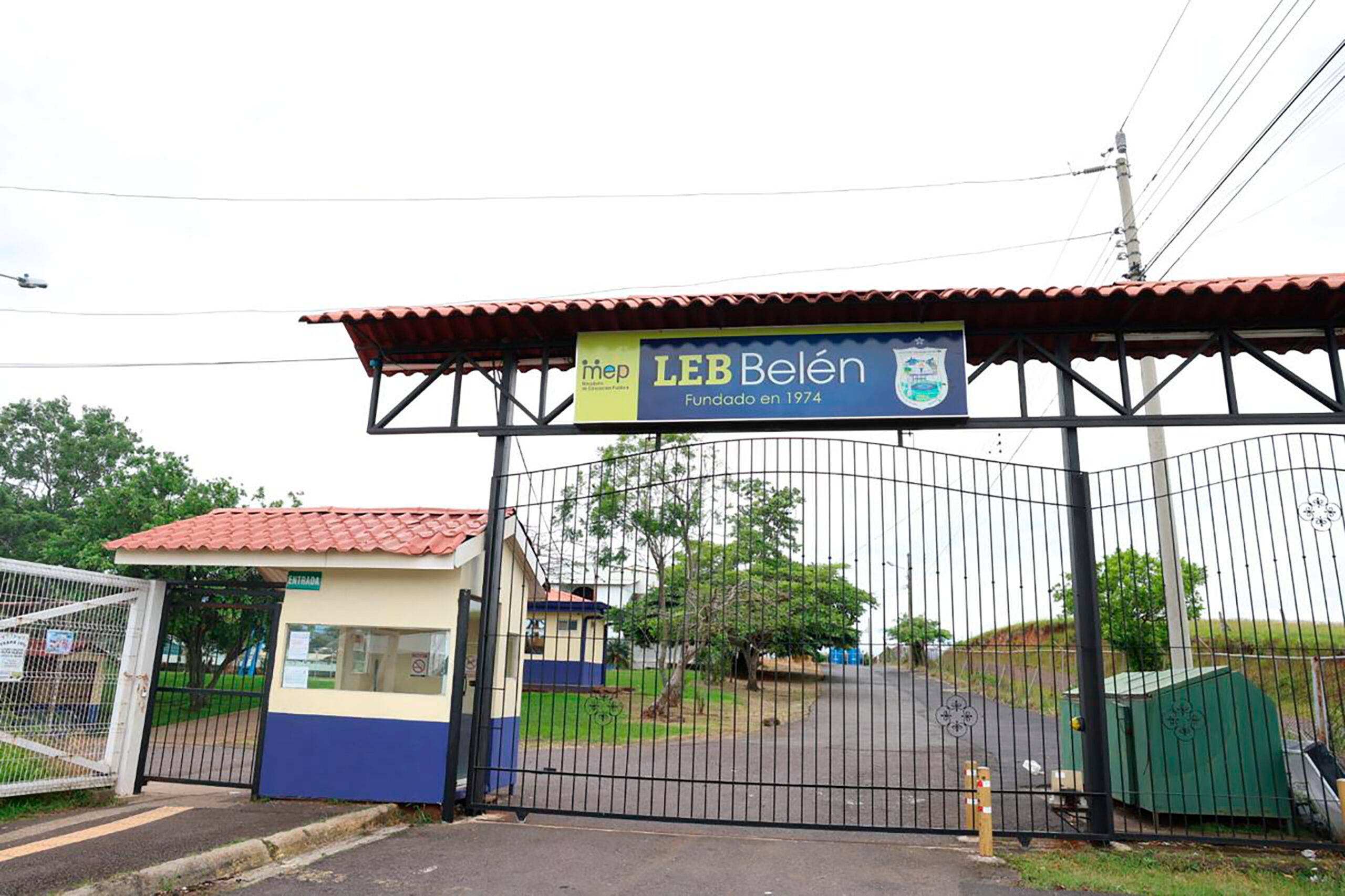 Cerca de 90 estudiantes podrían quedar excluidos del centro educativo ...