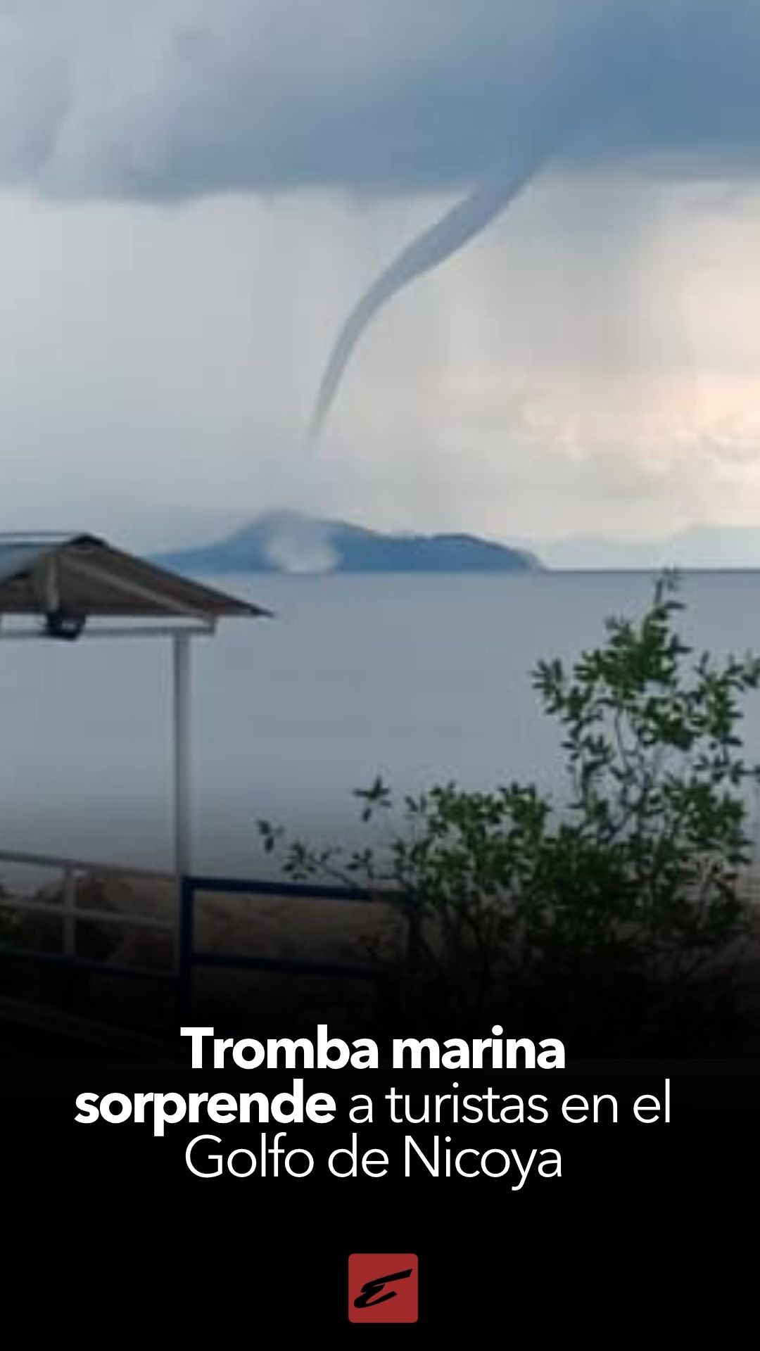 Short: Tromba marina sorprende a turistas en el Golfo de Nicoya