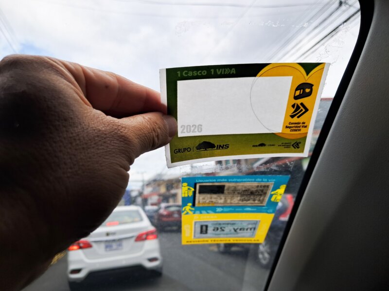 Sepa cómo pegar bien el marchamo 2026