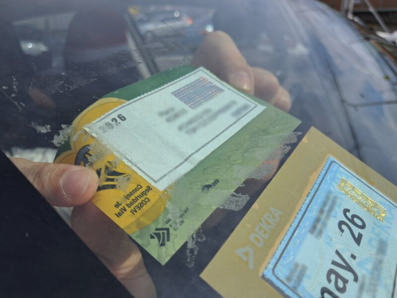 Sepa cómo pegar bien el marchamo 2026