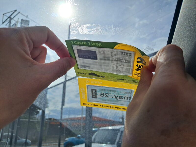 Sepa cómo pegar bien el marchamo 2026