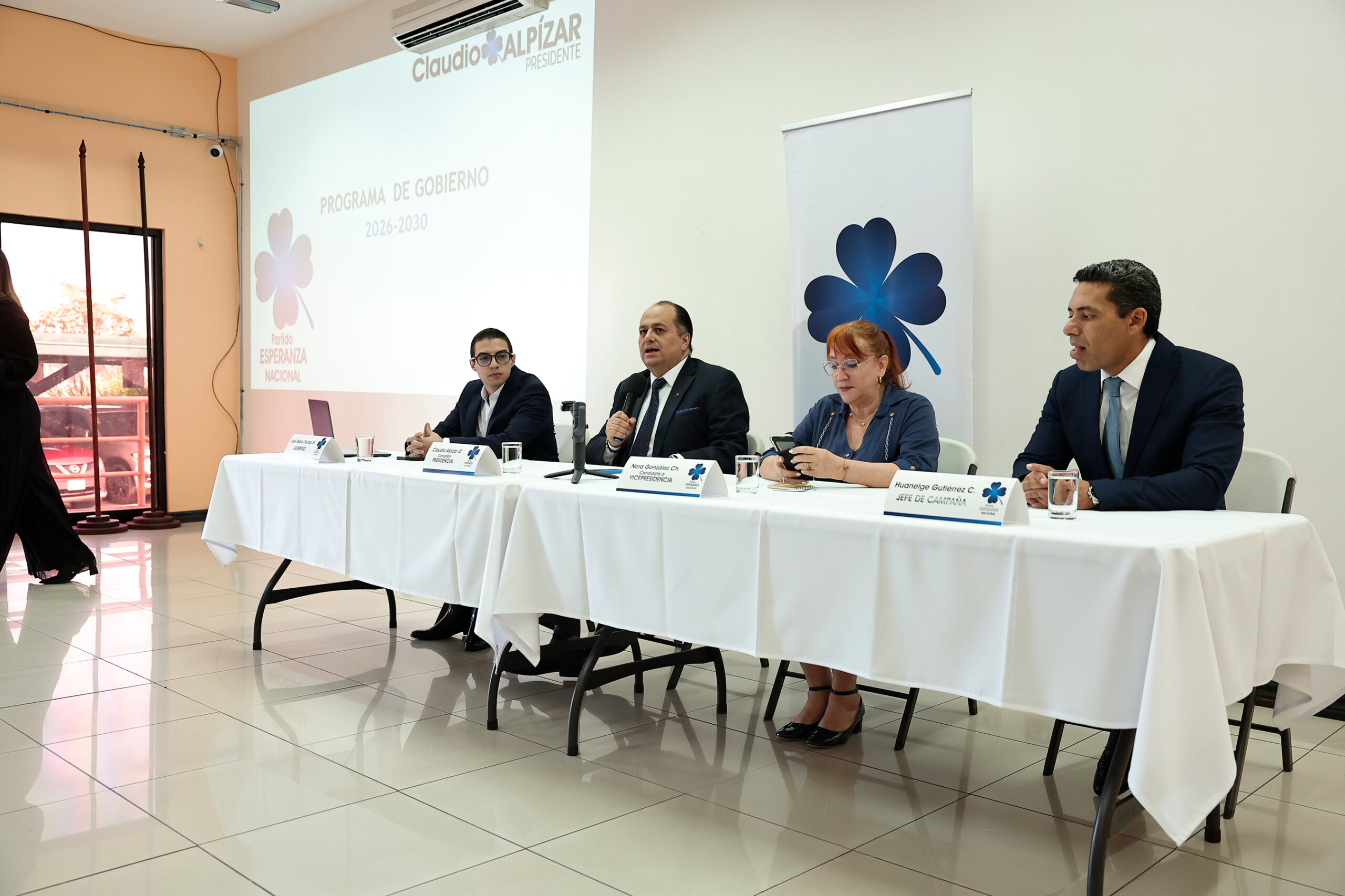 Alpízar presenta plan de gobierno