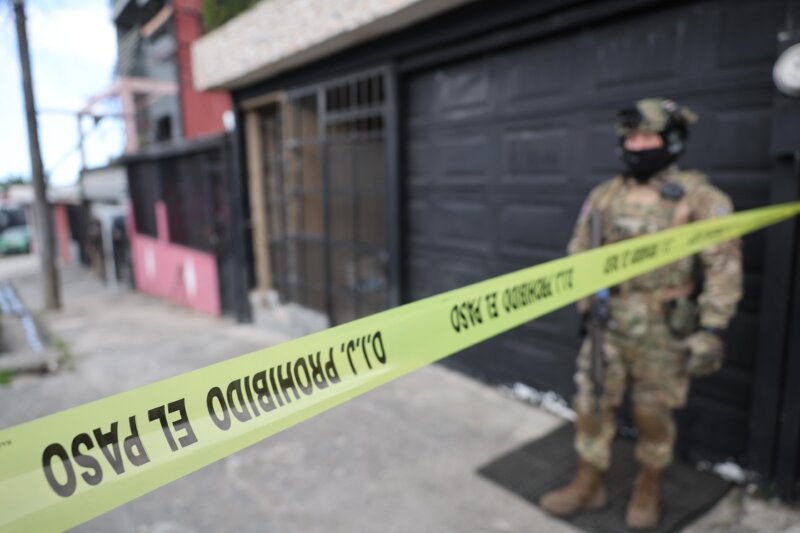 De AR-15 a AK-47: Todo lo que le encontraron a red criminal